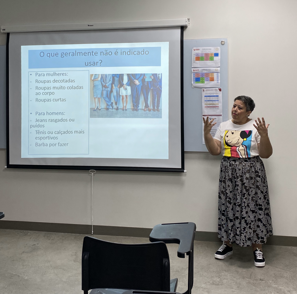 Vestimenta e apresentação pessoal são temas de palestra